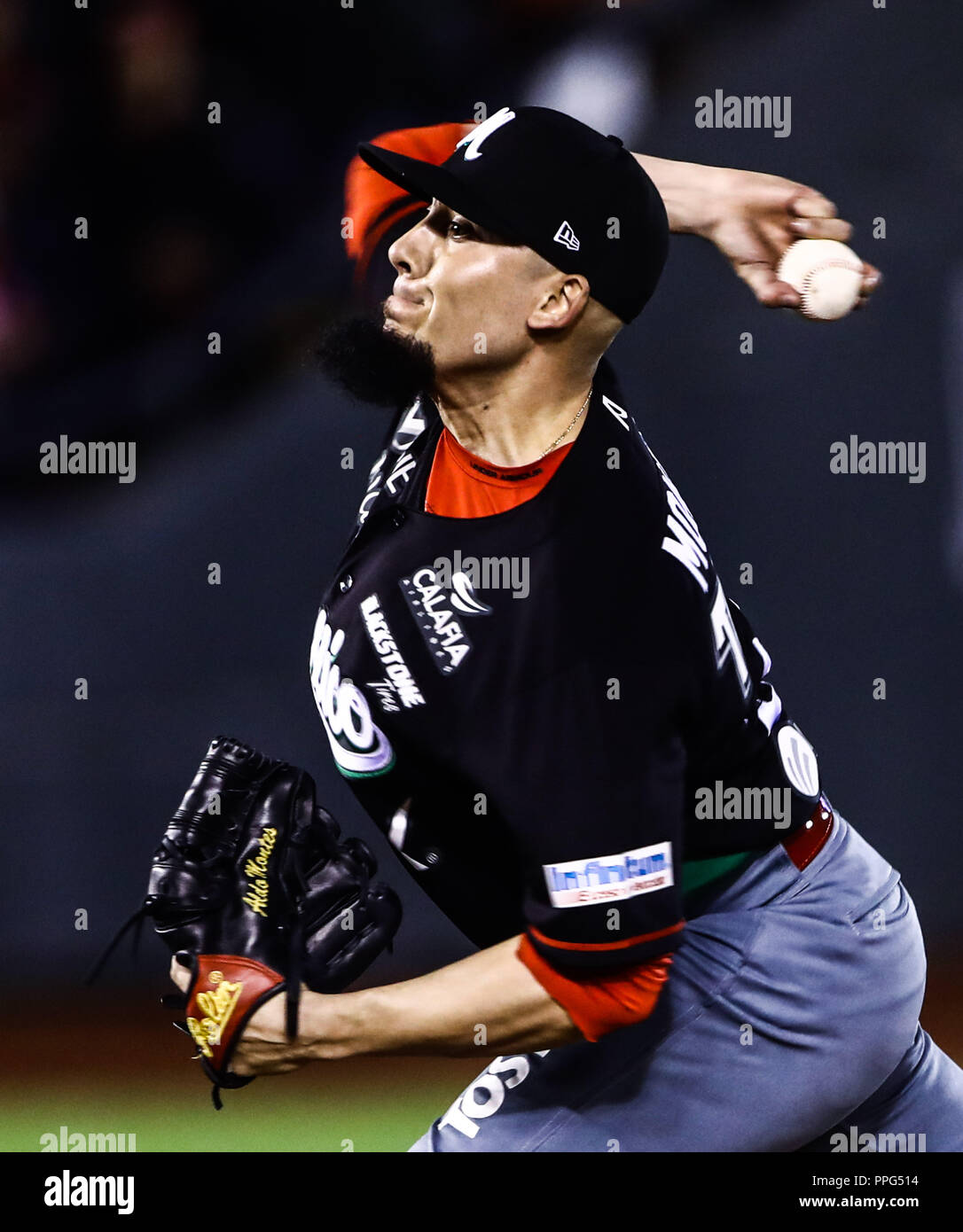 Aldo Montes pitcher relevo. Mexico pierde 5 carreras 4 , durante el ...