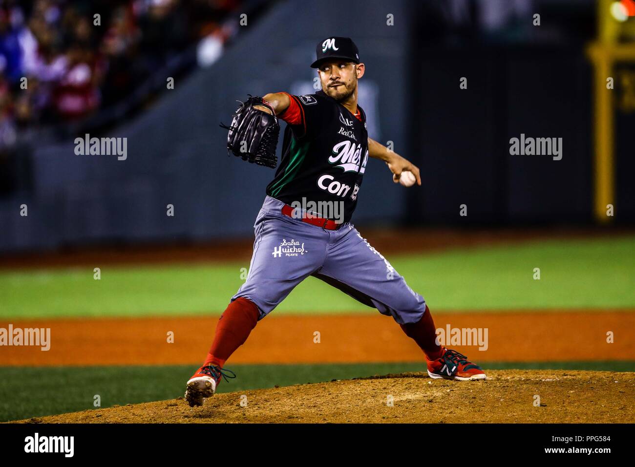 Hector Daniel Rodriguez pitcher abridor , durante el segundo día de ...