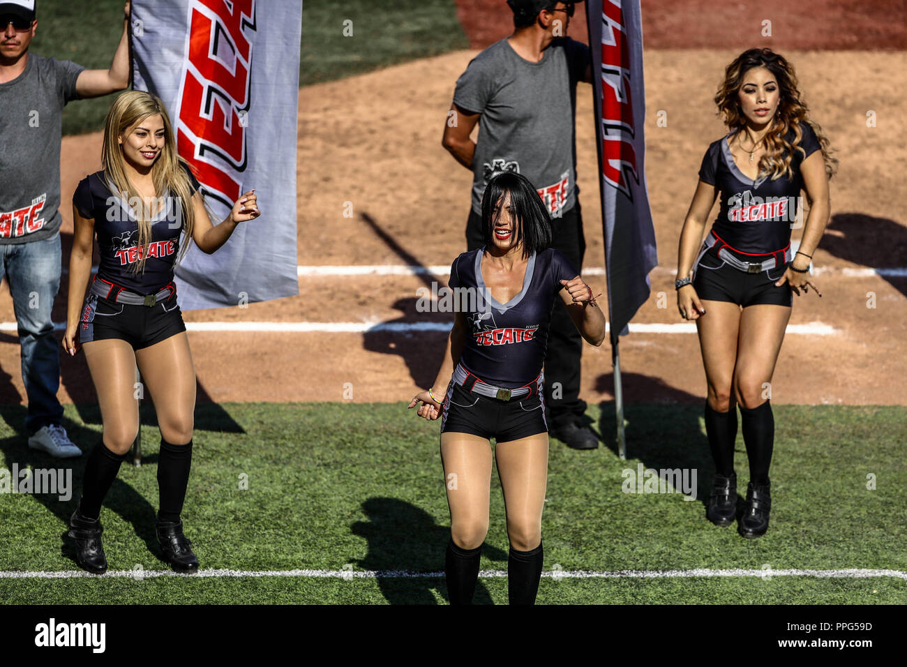 Animadoras, porritas chicas Tecate. . Acciones, durante el partido de ...