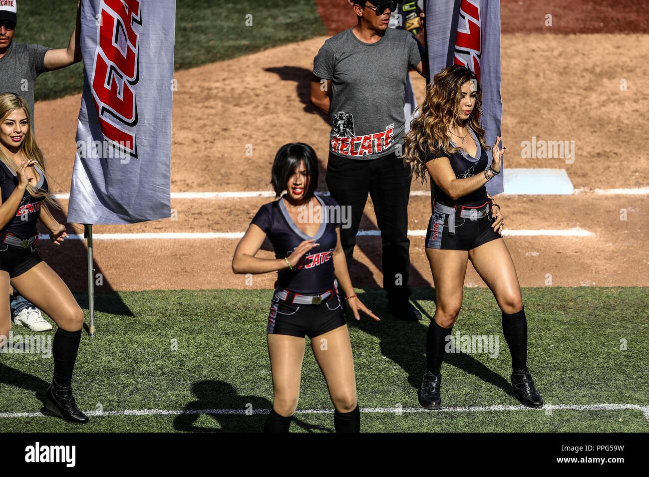 Animadoras, porritas chicas Tecate. . Acciones, durante el partido de ...