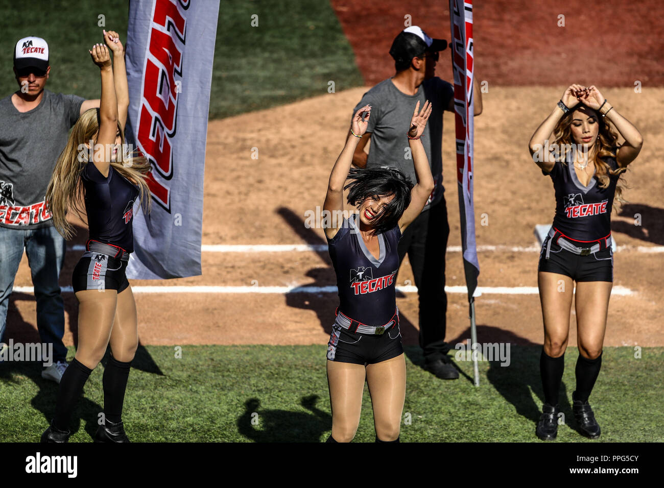 Animadoras, porritas chicas Tecate. . Acciones, durante el partido de ...