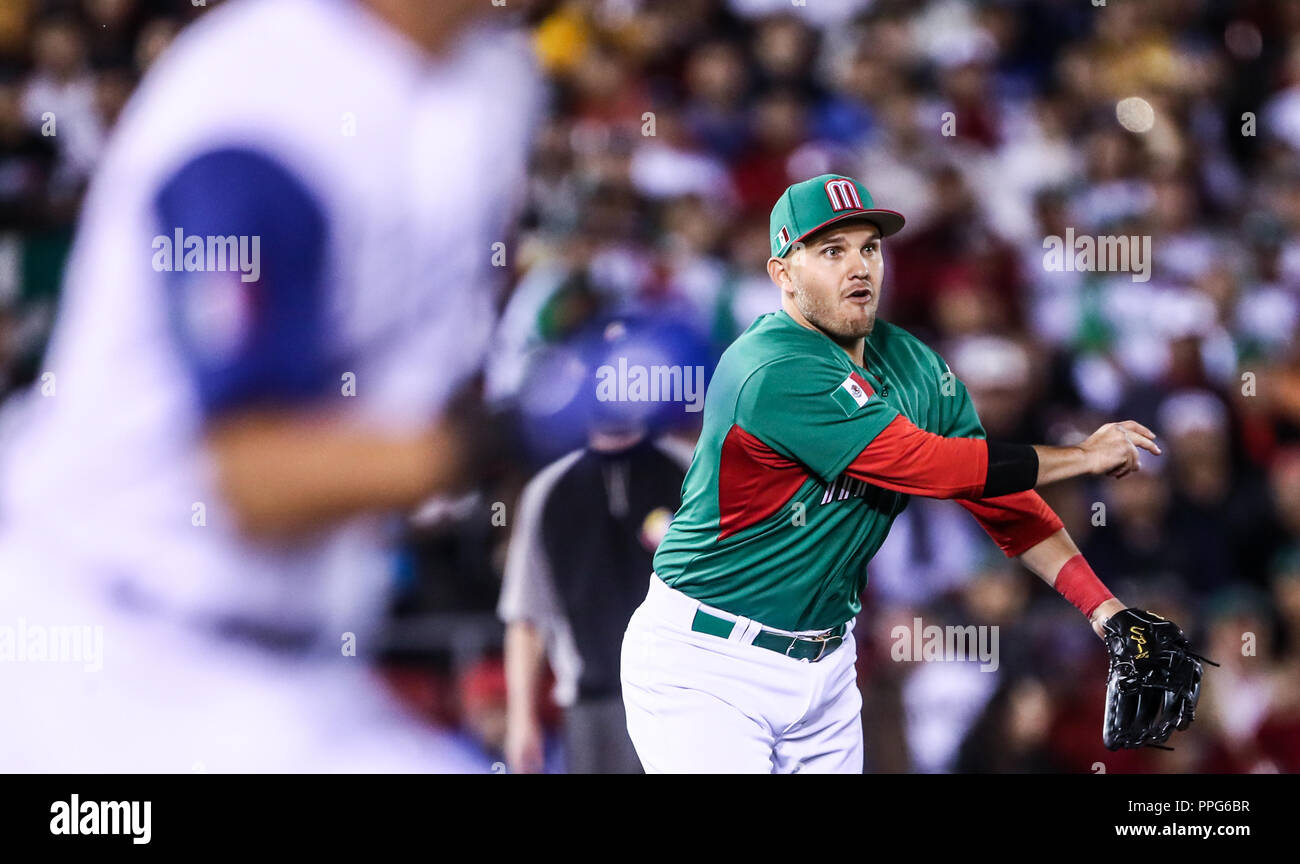 Brandon Laird tercera base de Mexico, durante el partido de Italia vs ...