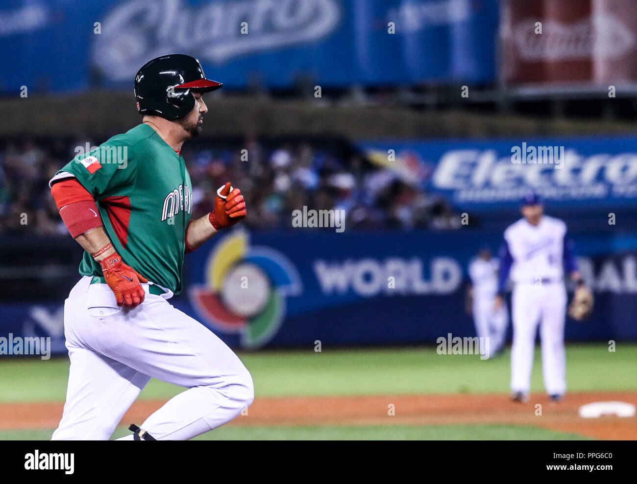 Estadio titan hi-res stock photography and images - Alamy