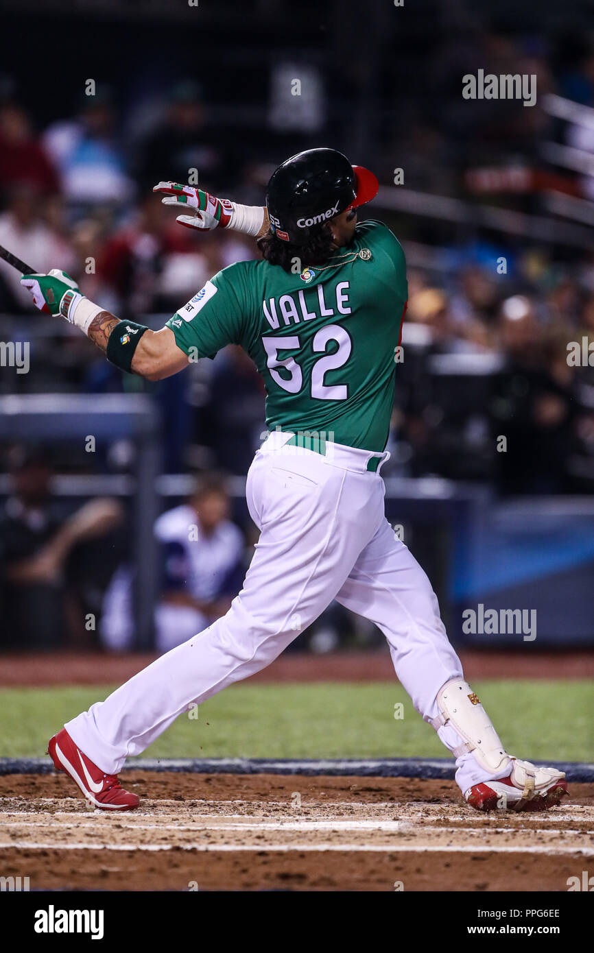 Sebastian Valle de Mexico es ponchado en su trine al bat, durante el ...