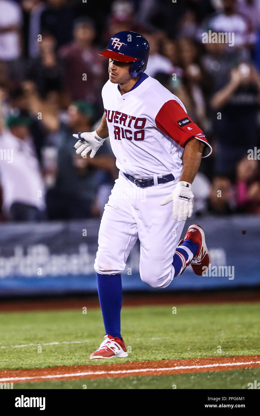 T.J. Rivera (5) corre para anotar la carrera 11 de Puerto Rico, durante ...