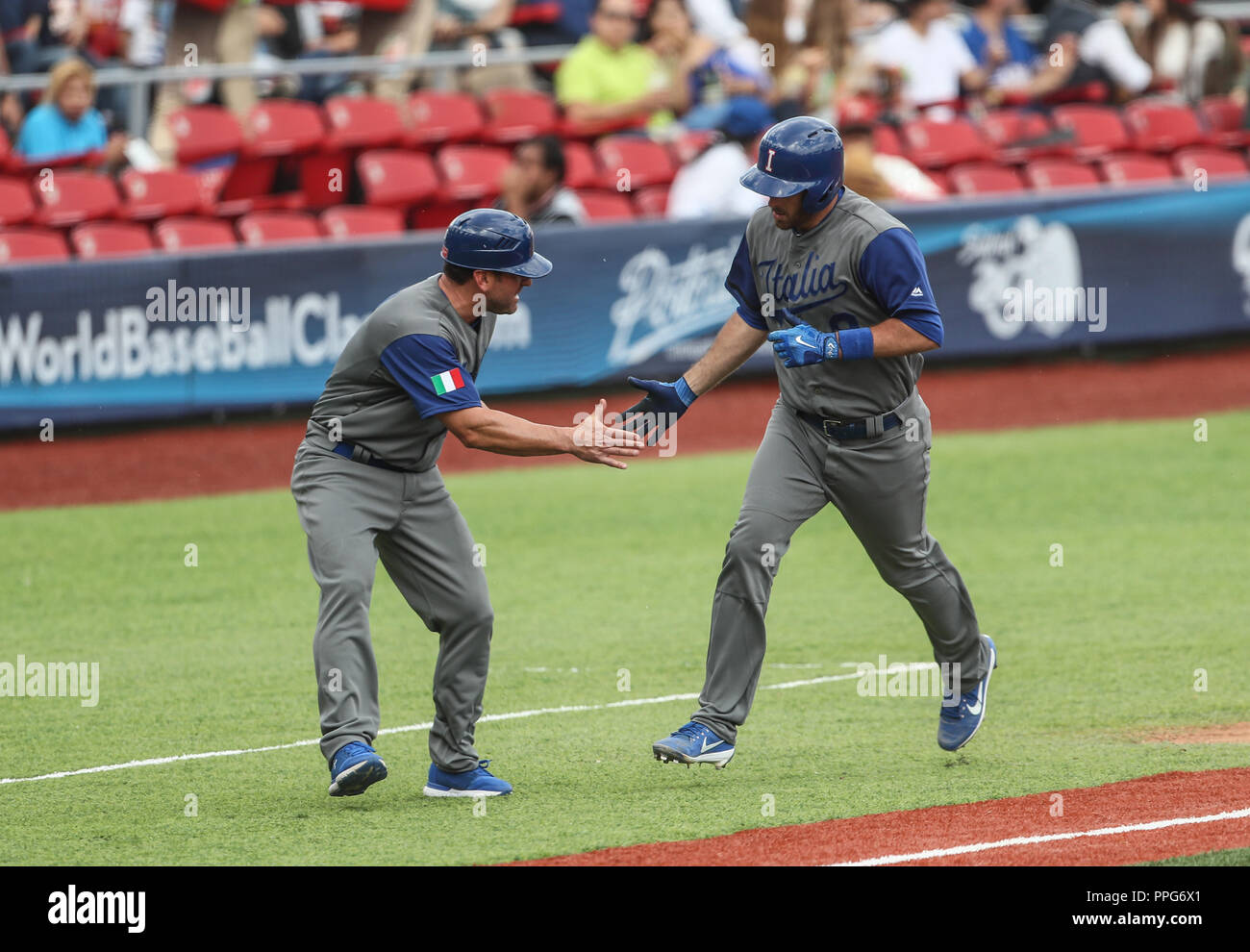 Carrera en la base hi-res stock photography and images - Alamy