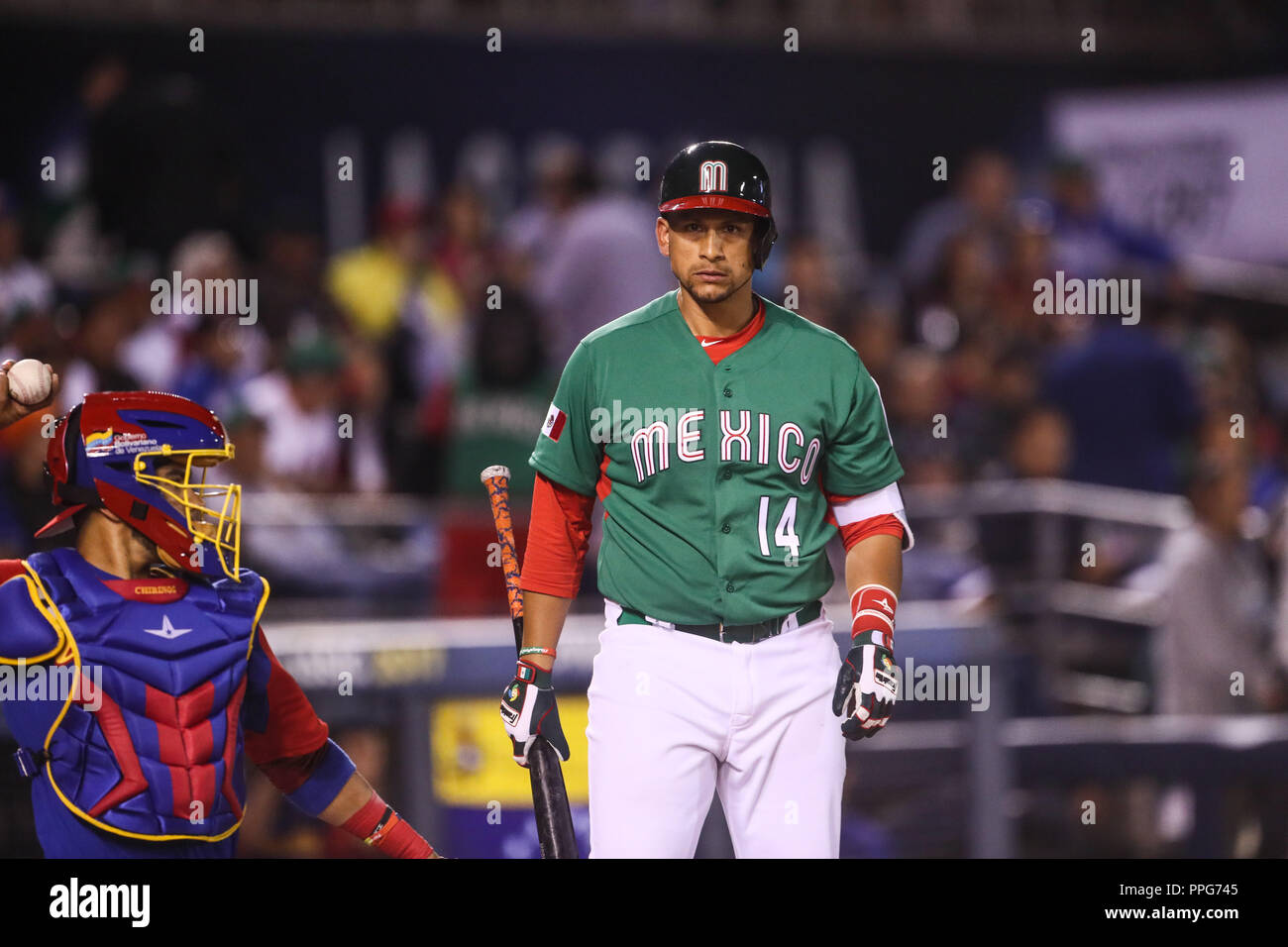 Su turno hi-res stock photography and images - Alamy