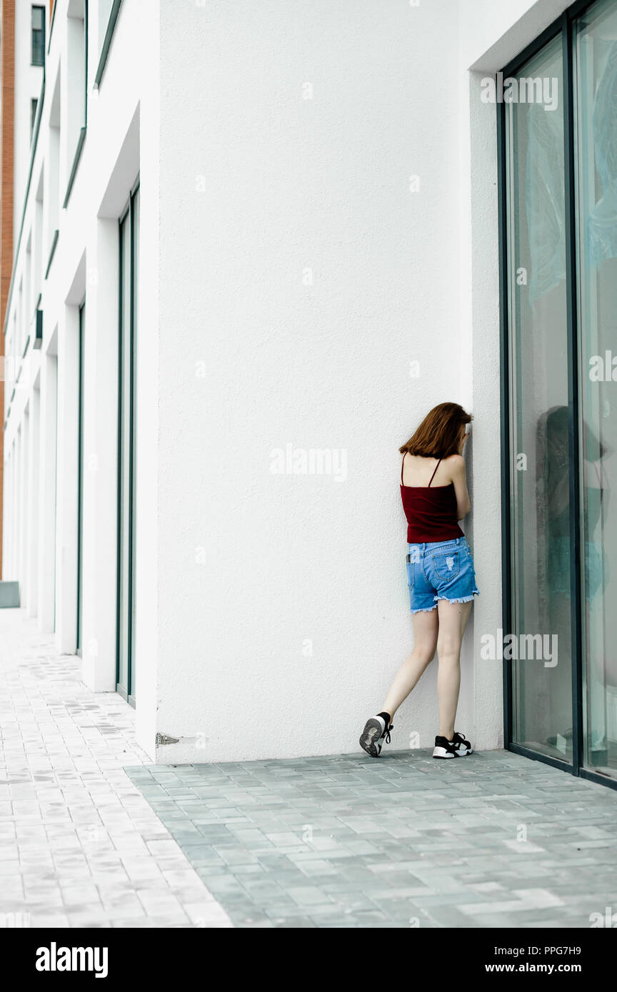 Girl hiding corner hi-res stock photography and images - Alamy