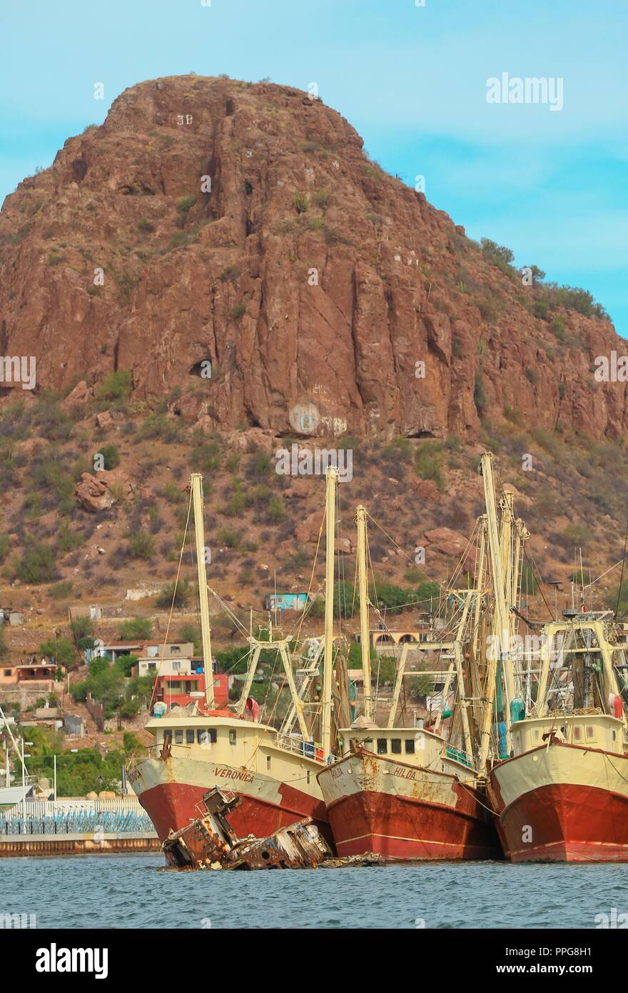 Report of the fishing port of Guaymas Sonora. Reportaje del puerto ...