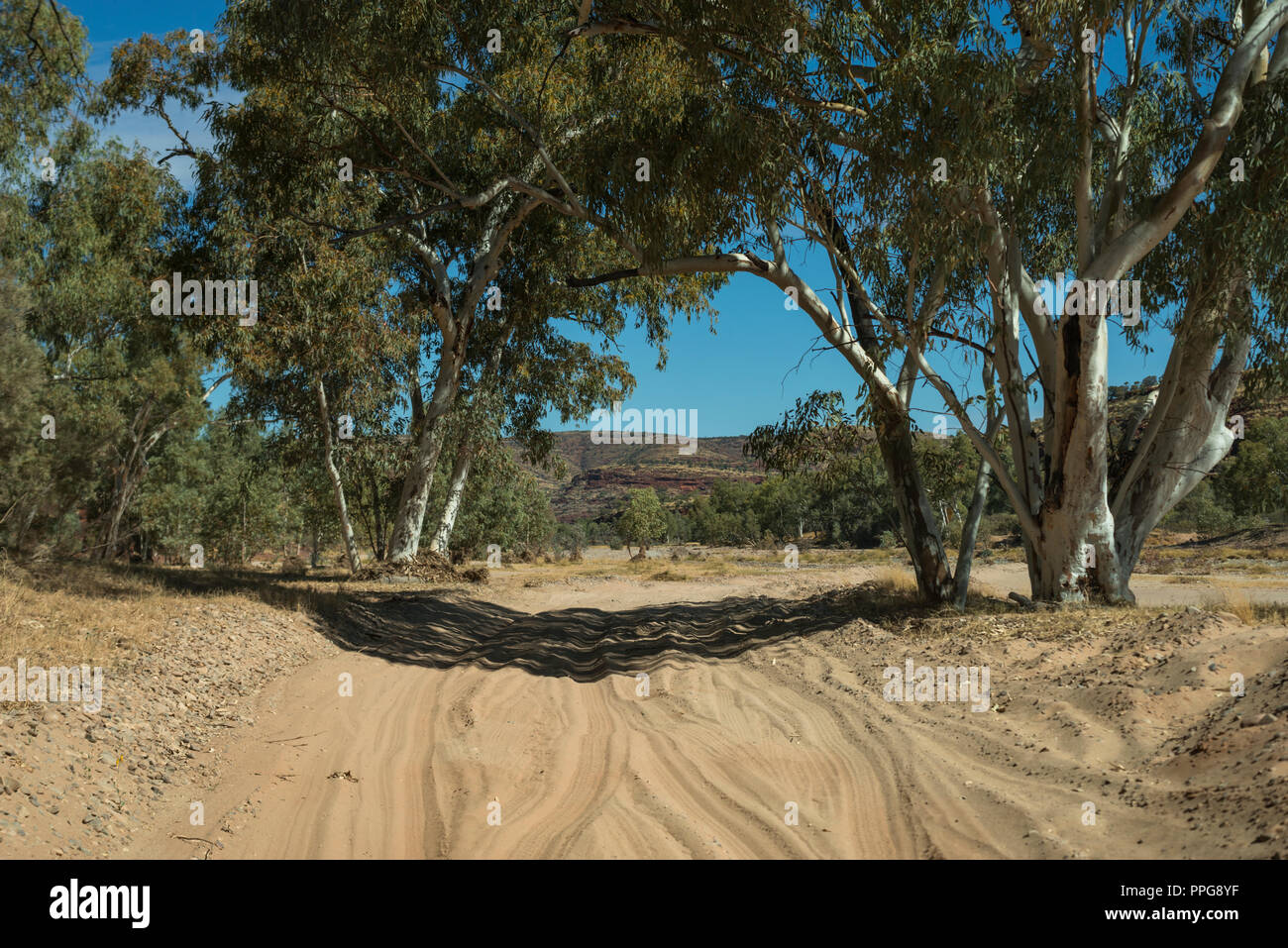 West macdonnell ranges road hi-res stock photography and images - Alamy