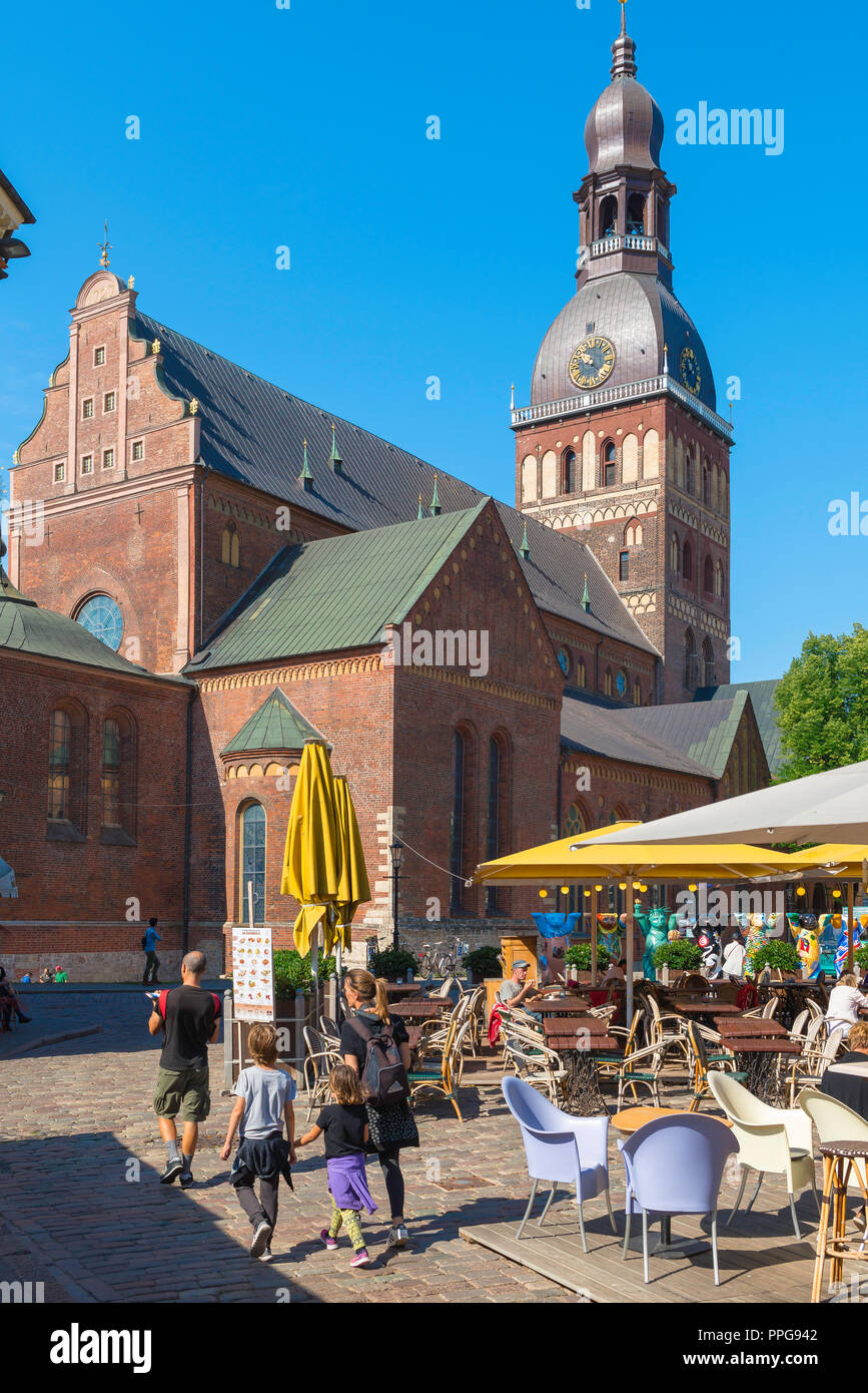 Doma square hi-res stock photography and images - Alamy