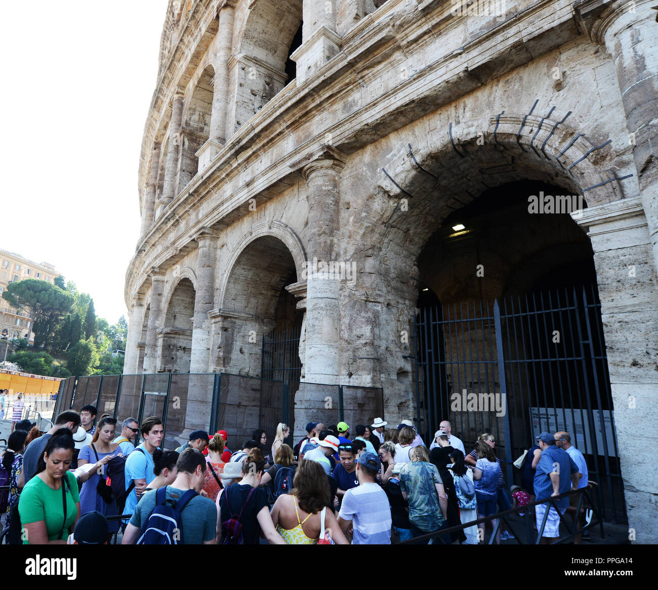 Tourist waiting in line at the Colosseum entrance Stock Photo - Alamy