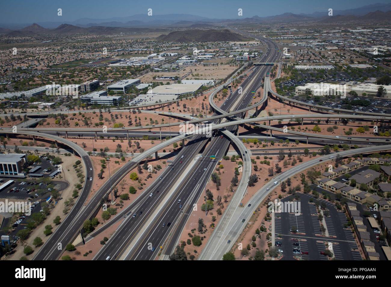 reeway crossing the city, street, road, urbanity, traffic, traffic ...