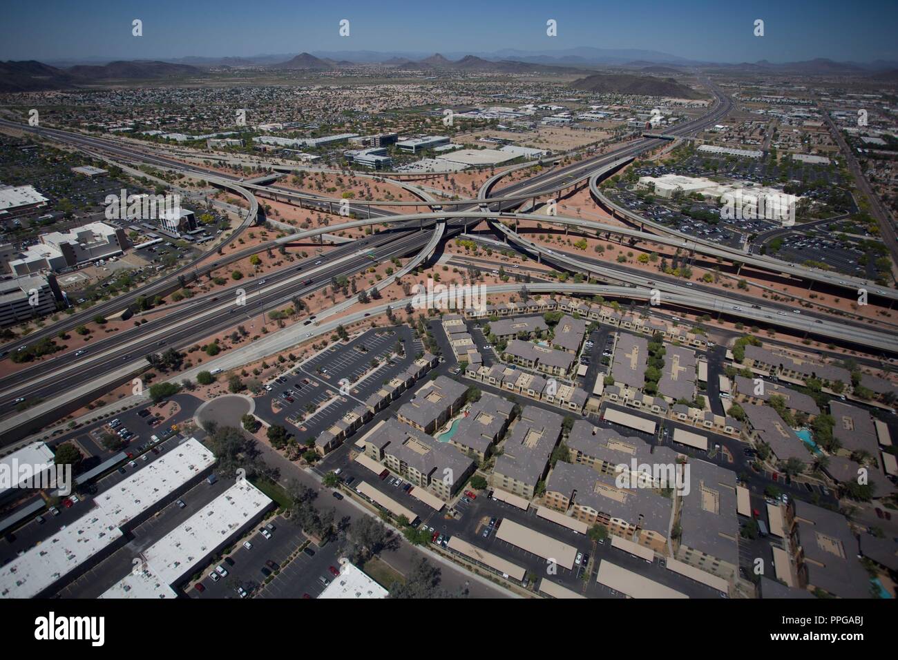 reeway crossing the city, street, road, urbanity, traffic, traffic ...