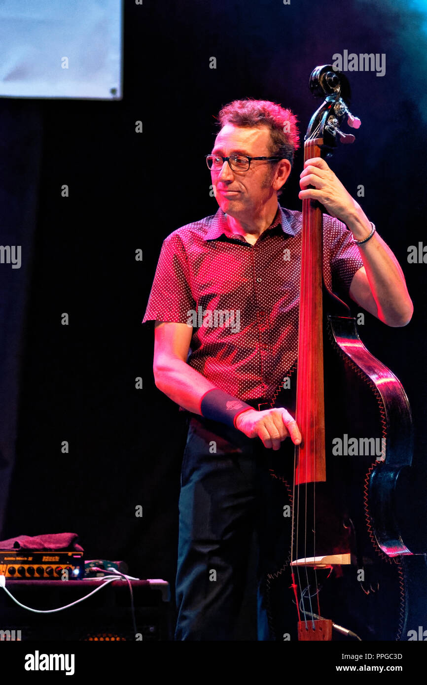 Counterbass hi-res stock photography and images - Alamy