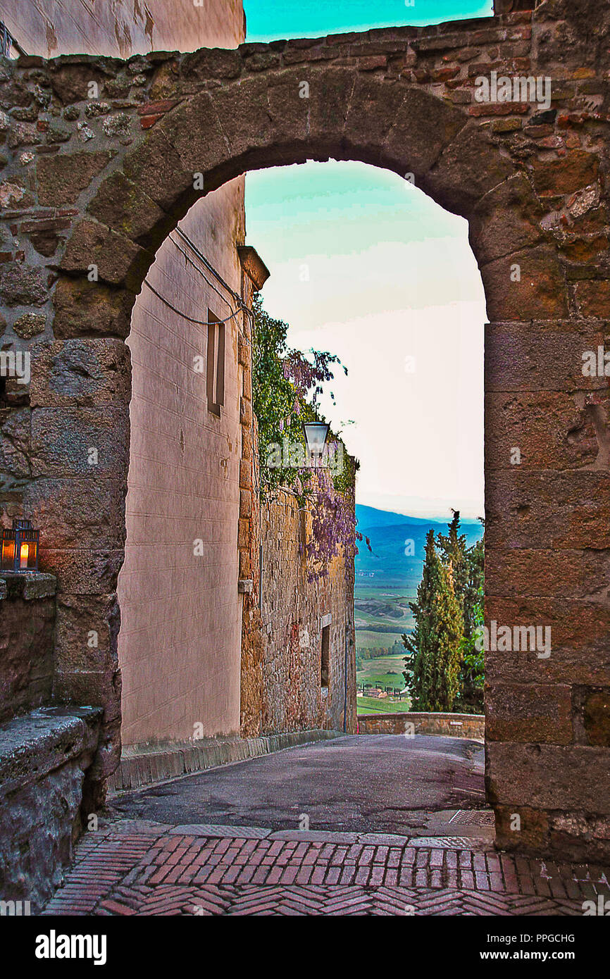 The old town of ienza, the ideal city of Renaissance, Siena, Italy ...