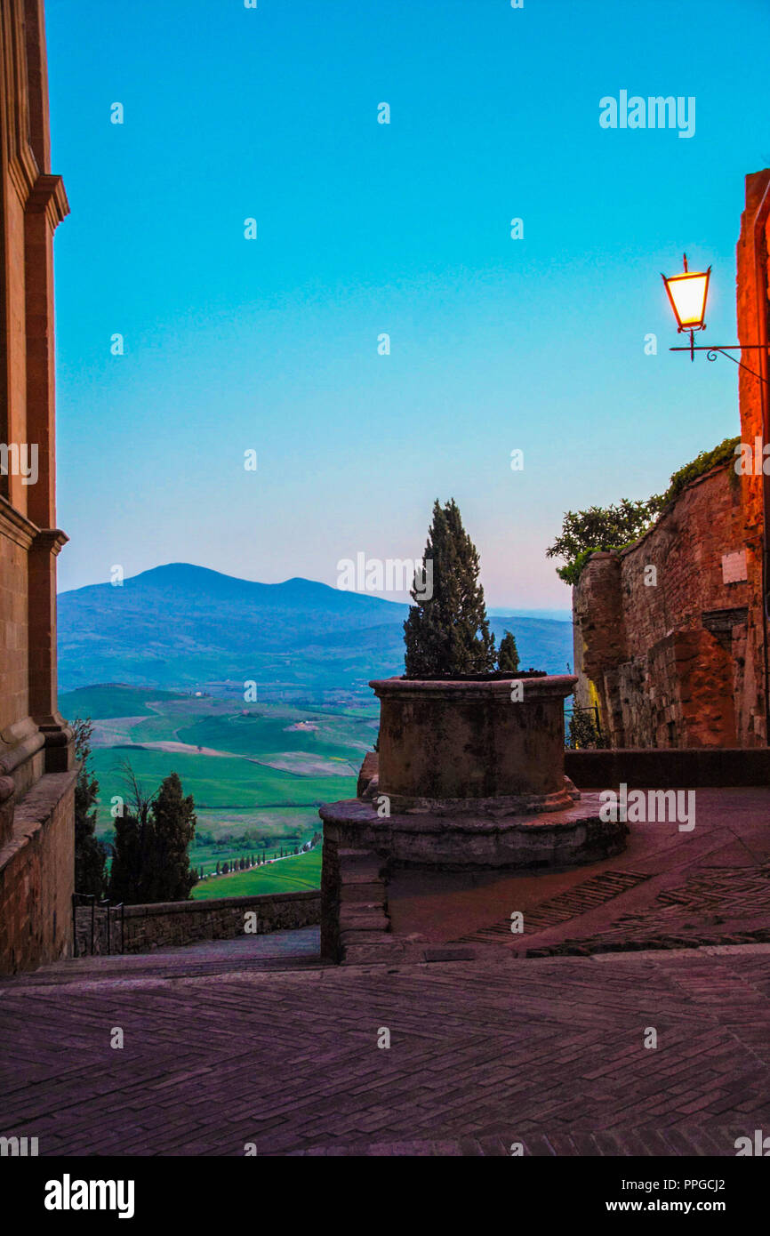 The old town of ienza, the ideal city of Renaissance, Siena, Italy ...