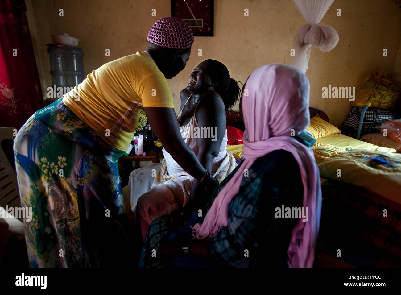 Pregnant Muslim Woman High Resolution Stock Photography and Images - Alamy