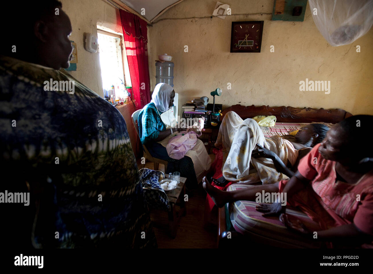 African woman giving birth hi-res stock photography and images - Alamy