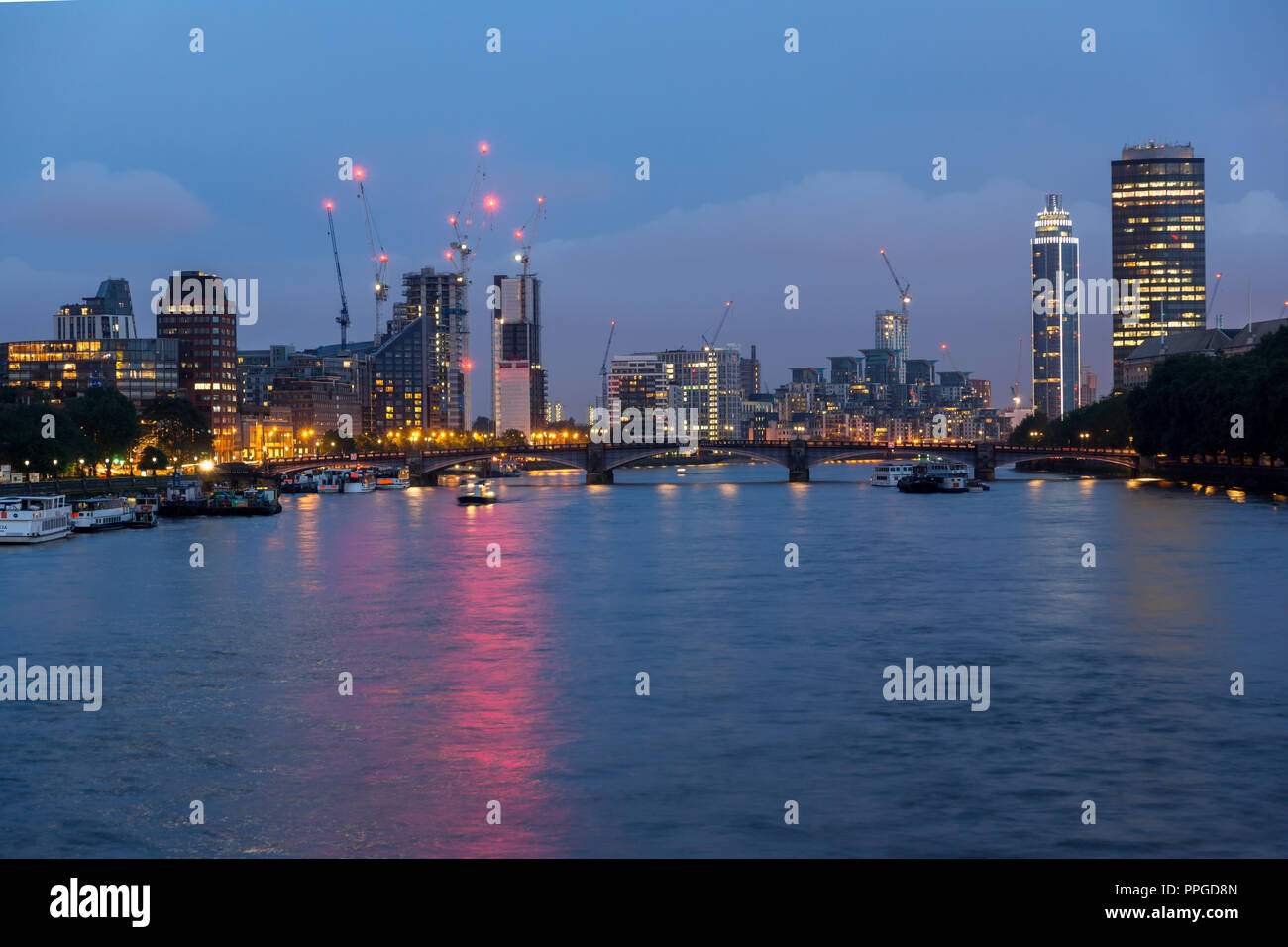 LONDON, ENGLAND - JUNE 16 2016: Amazing night Cityscape of city of ...