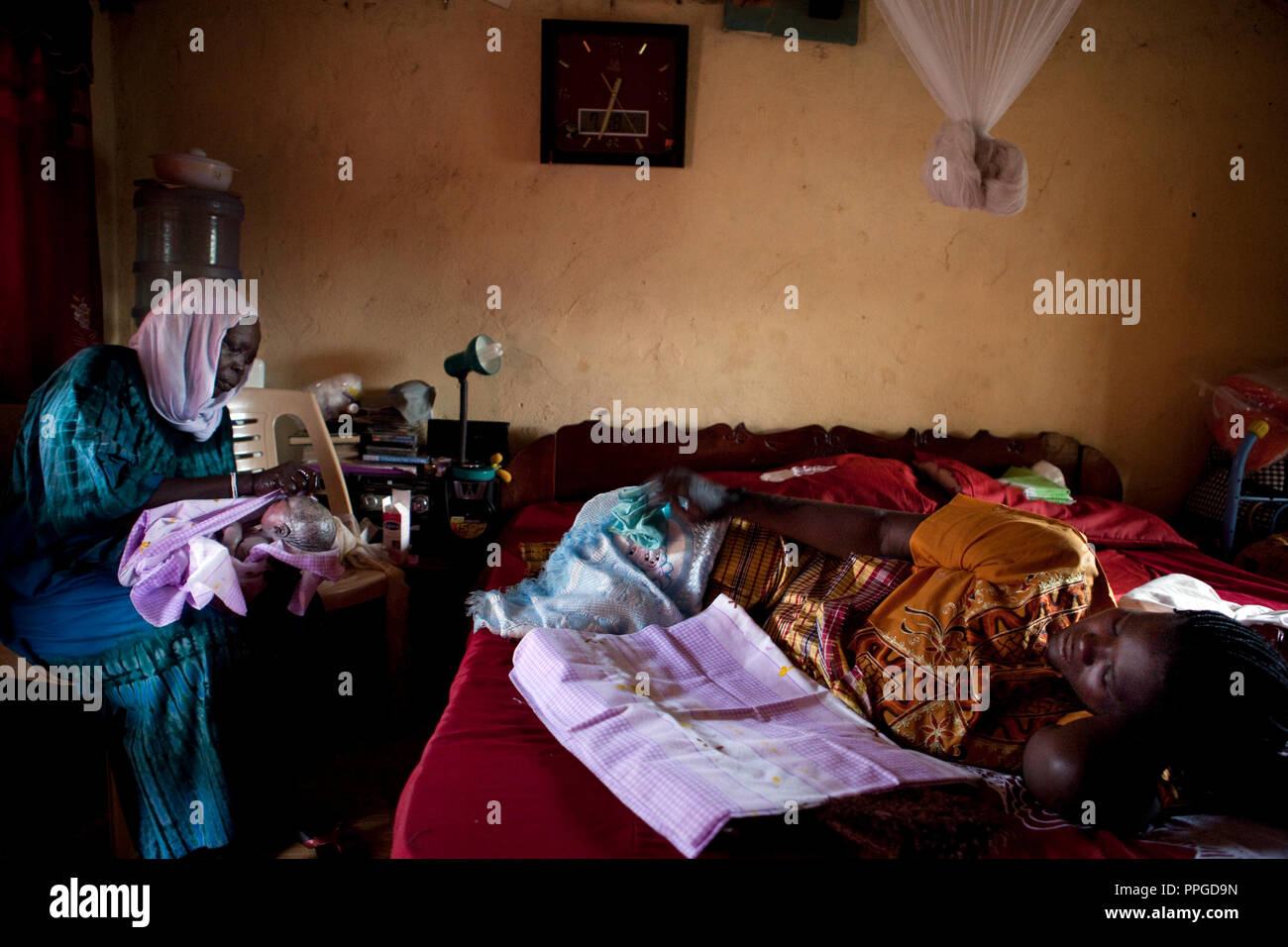 Black newborn baby africa hospital hi-res stock photography and images ...