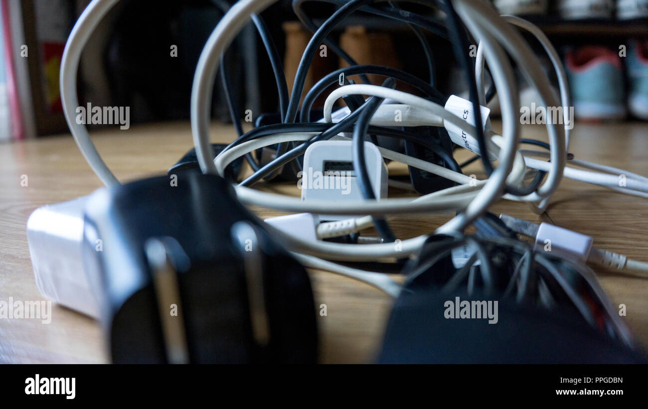 Tangled usb cable connector hi-res stock photography and images - Alamy