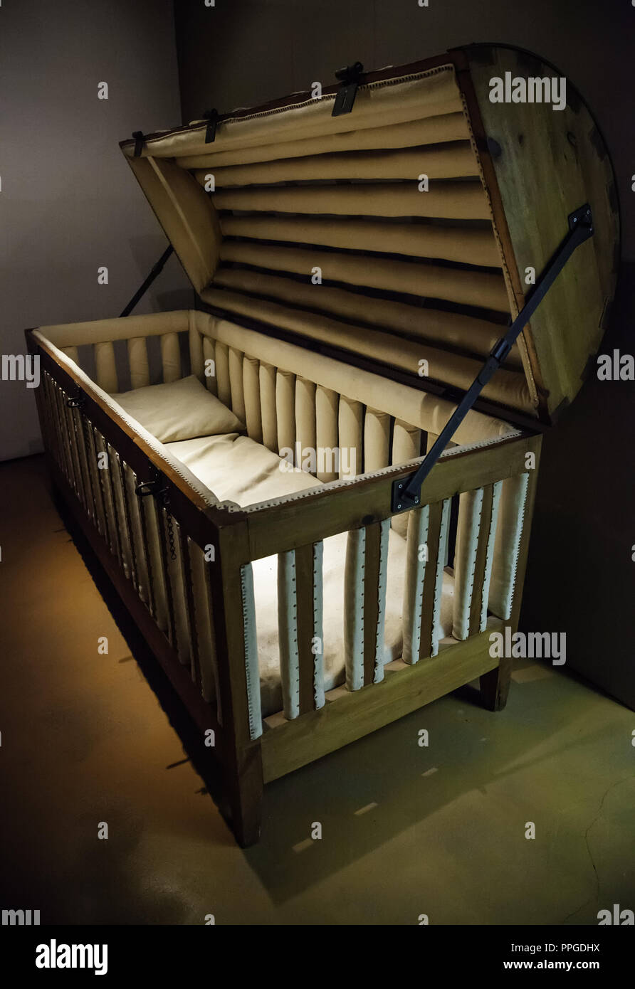 Hospital psychiatric ward restraints hi-res stock photography and ...