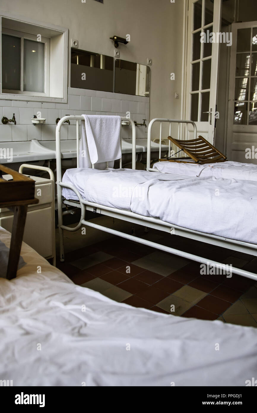 Old hospital beds, detail of old hospital for patients Stock Photo - Alamy