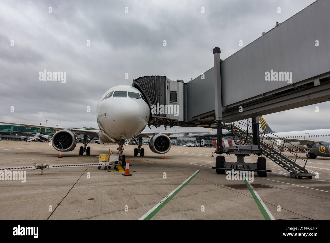 Loading bay uk hi-res stock photography and images - Alamy