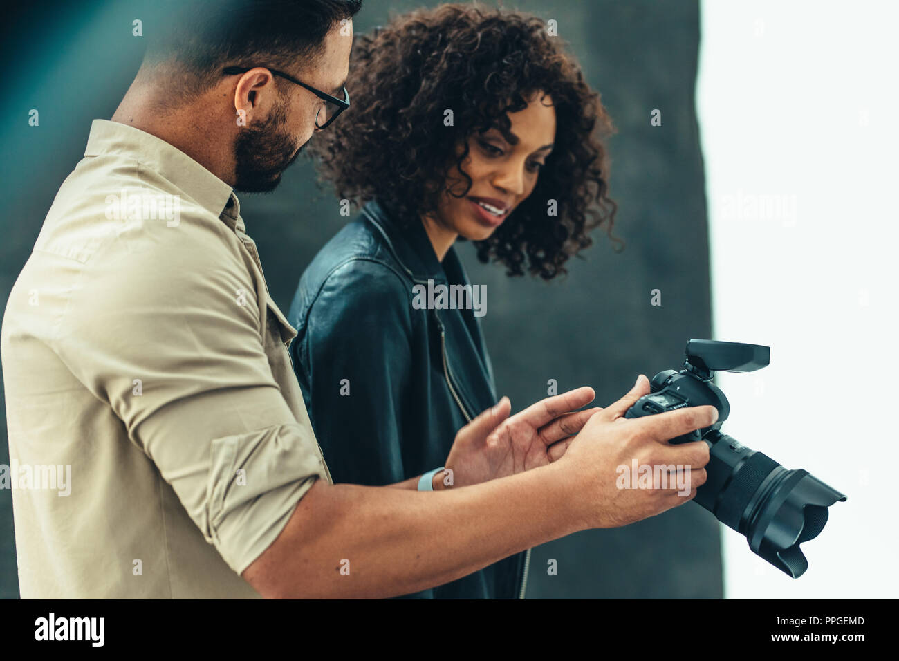Directing a female model hi-res stock photography and images - Alamy