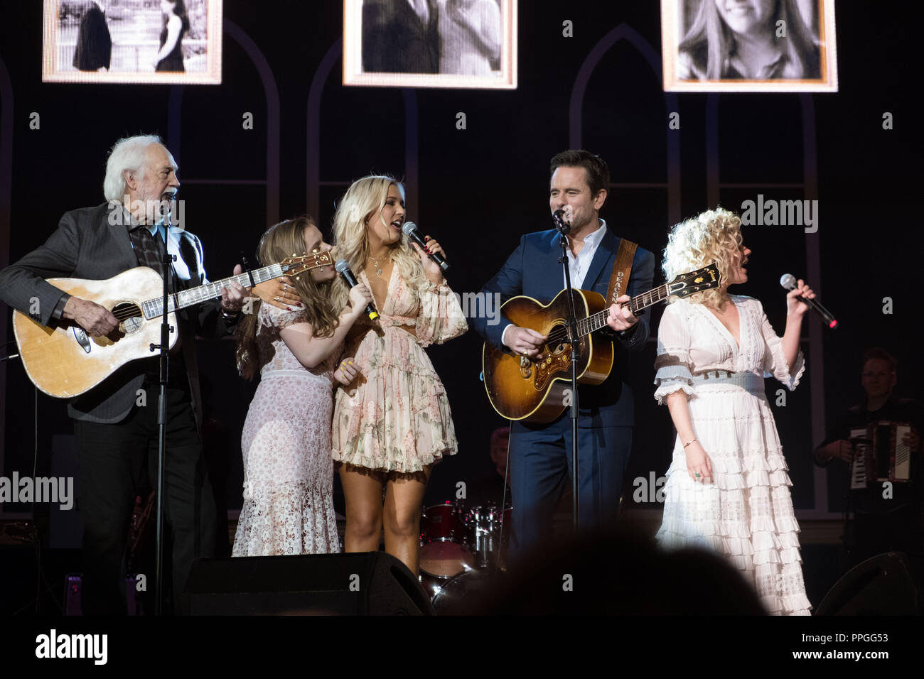 NASHVILLE, Ronnie Cox, Maisy Stella, Lennon Stella Charles Esten, Clare ...