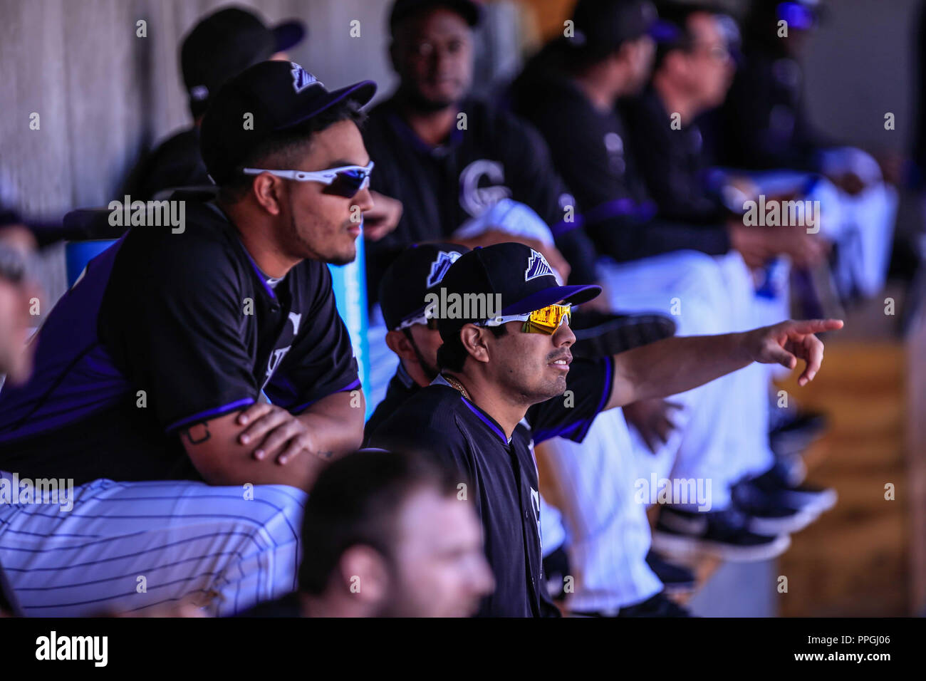 Pelota rosa hi-res stock photography and images - Alamy