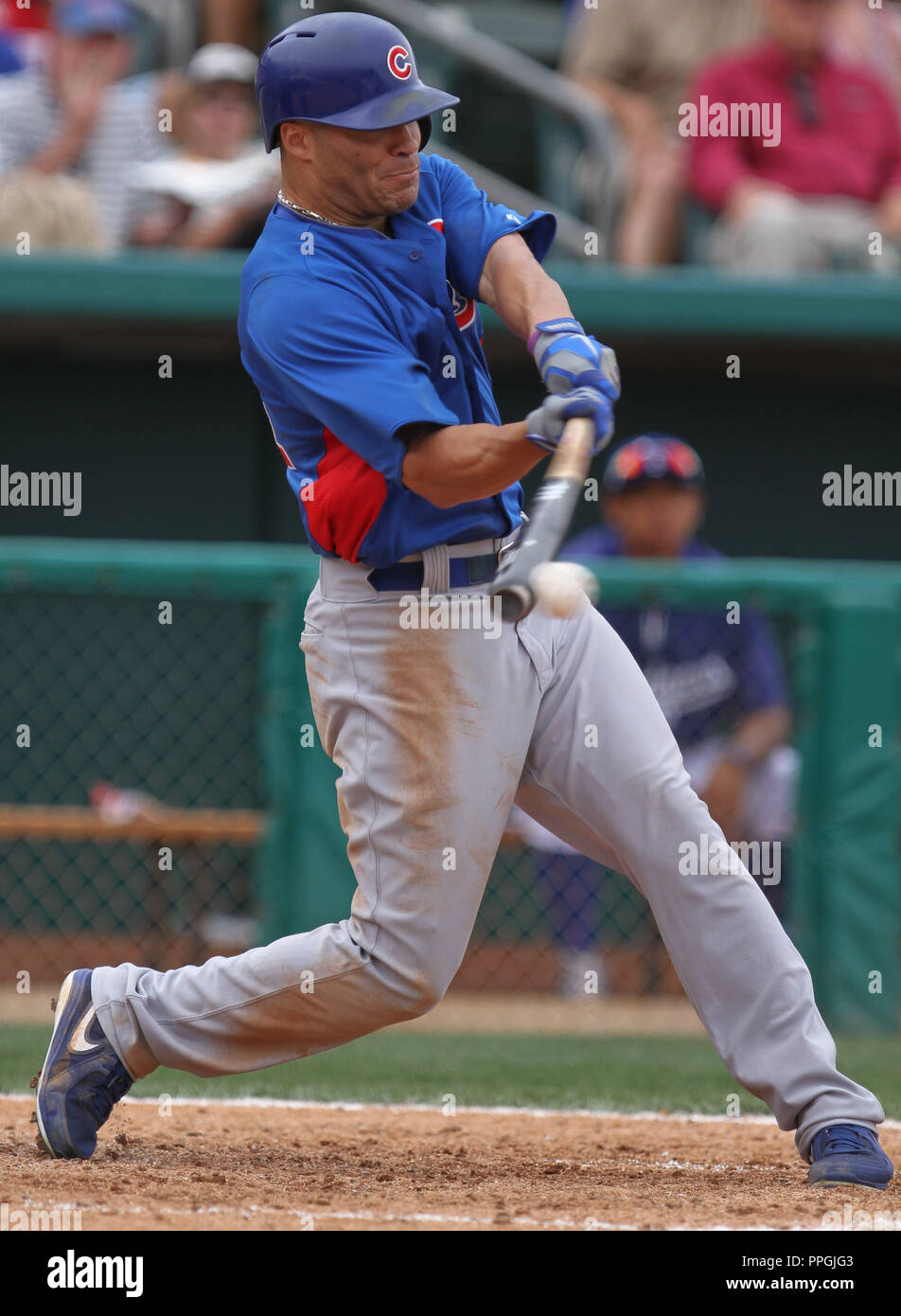 Scott Hairston de Cubs, durante el juego de Chicago Cubs vs Dodgers de ...