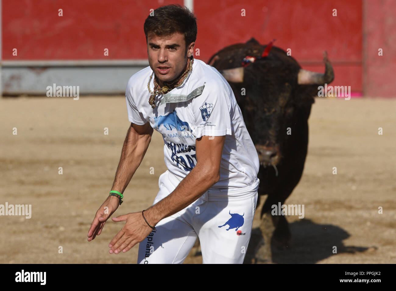 Velilla De San Antonio, Spain. 25th Sep, 2018. A "recortador" runs ...