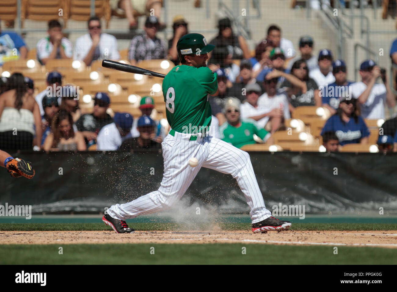 Edgar Gonzalez de Mexico durante el juego de Mexico vs Dodgers de LA ...