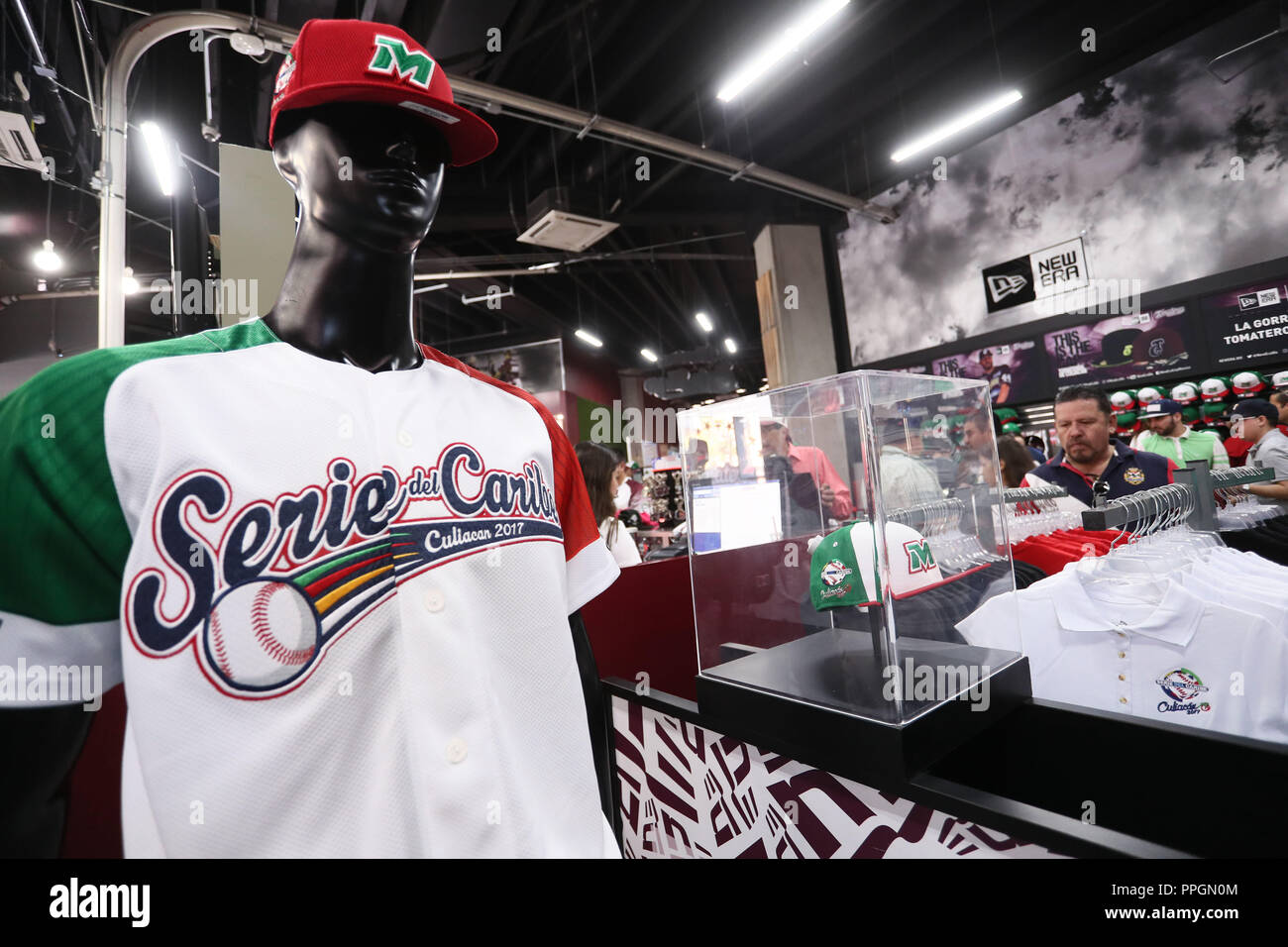 Fans arrived at the new Los Tomateros stadium in Culiacan and its ...