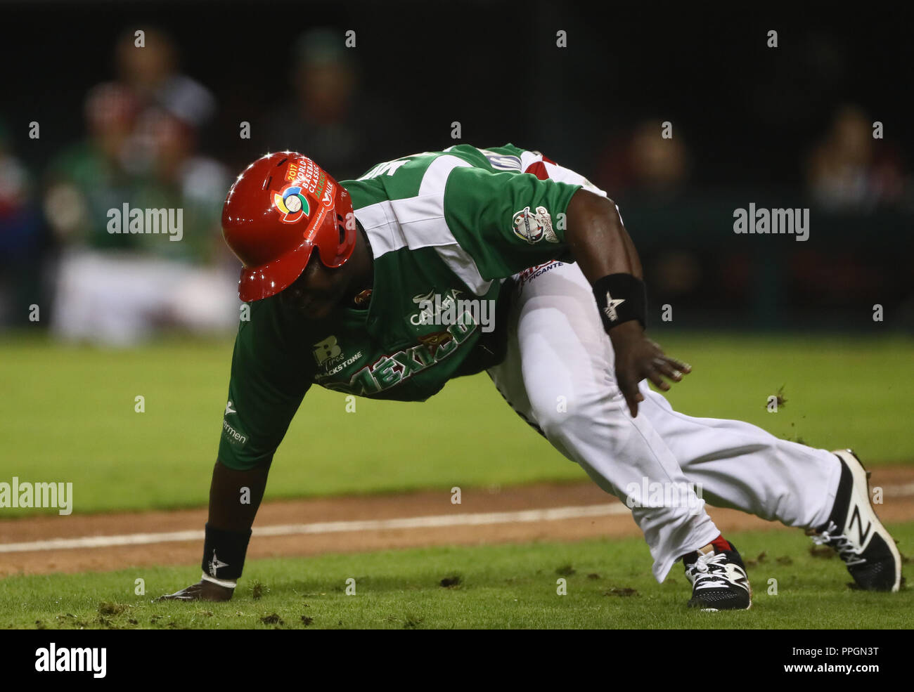 Ronnier Mustelier of Las Aguilas de Mexicali returns in time to third ...