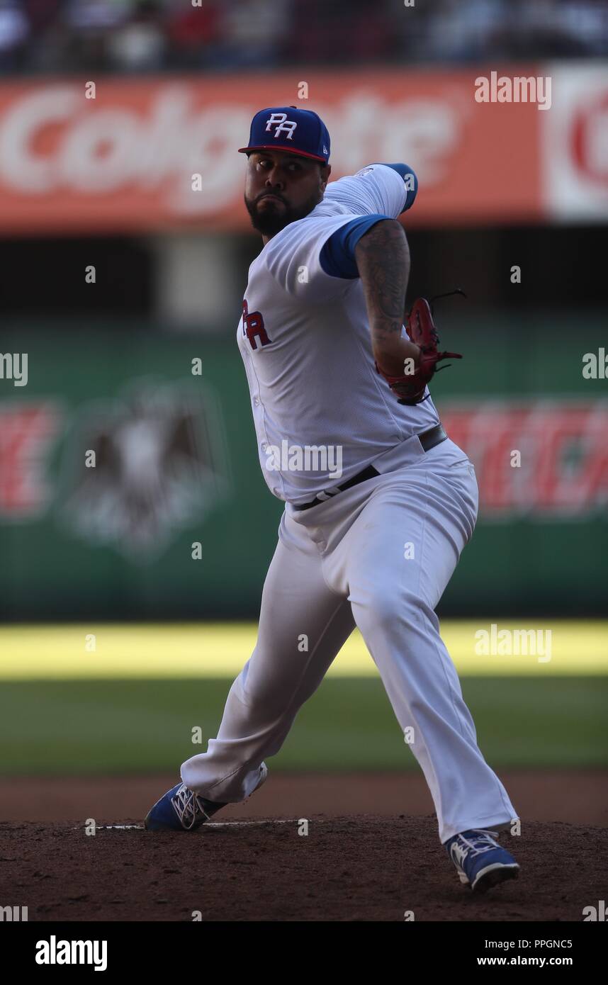 Adalberto Flores pitcher inicial de Puerto Rico , durante el partido de ...