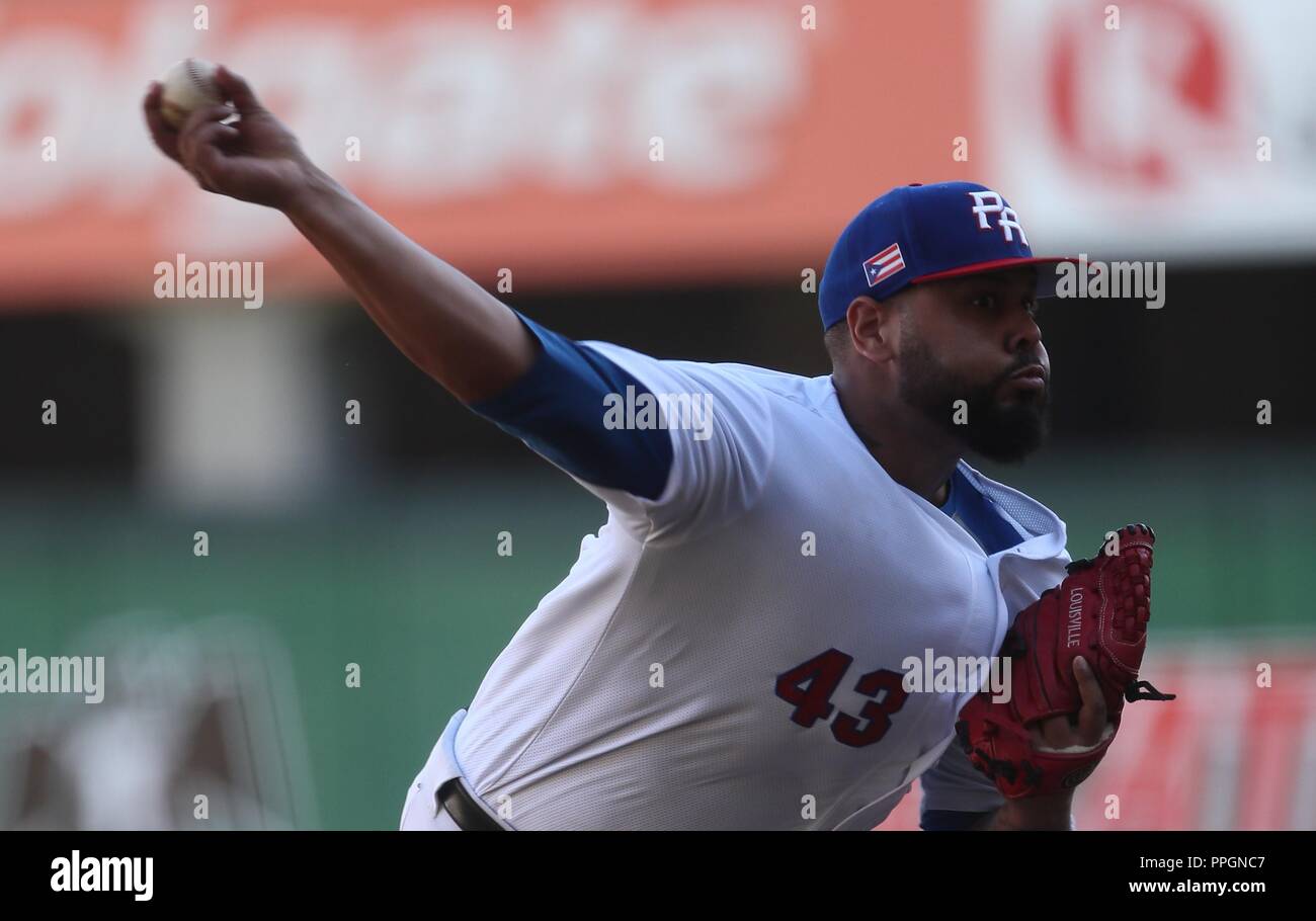 Adalberto Flores pitcher inicial de Puerto Rico , durante el partido de ...