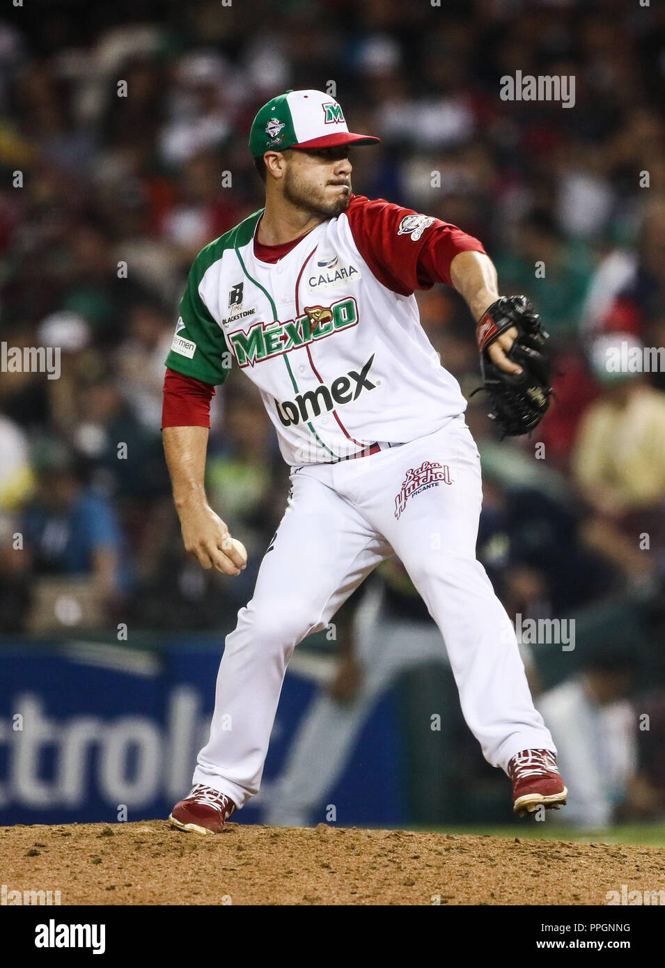 Derrick Loop pitcher relevo de Mexico, durante el partido de beisbol de ...