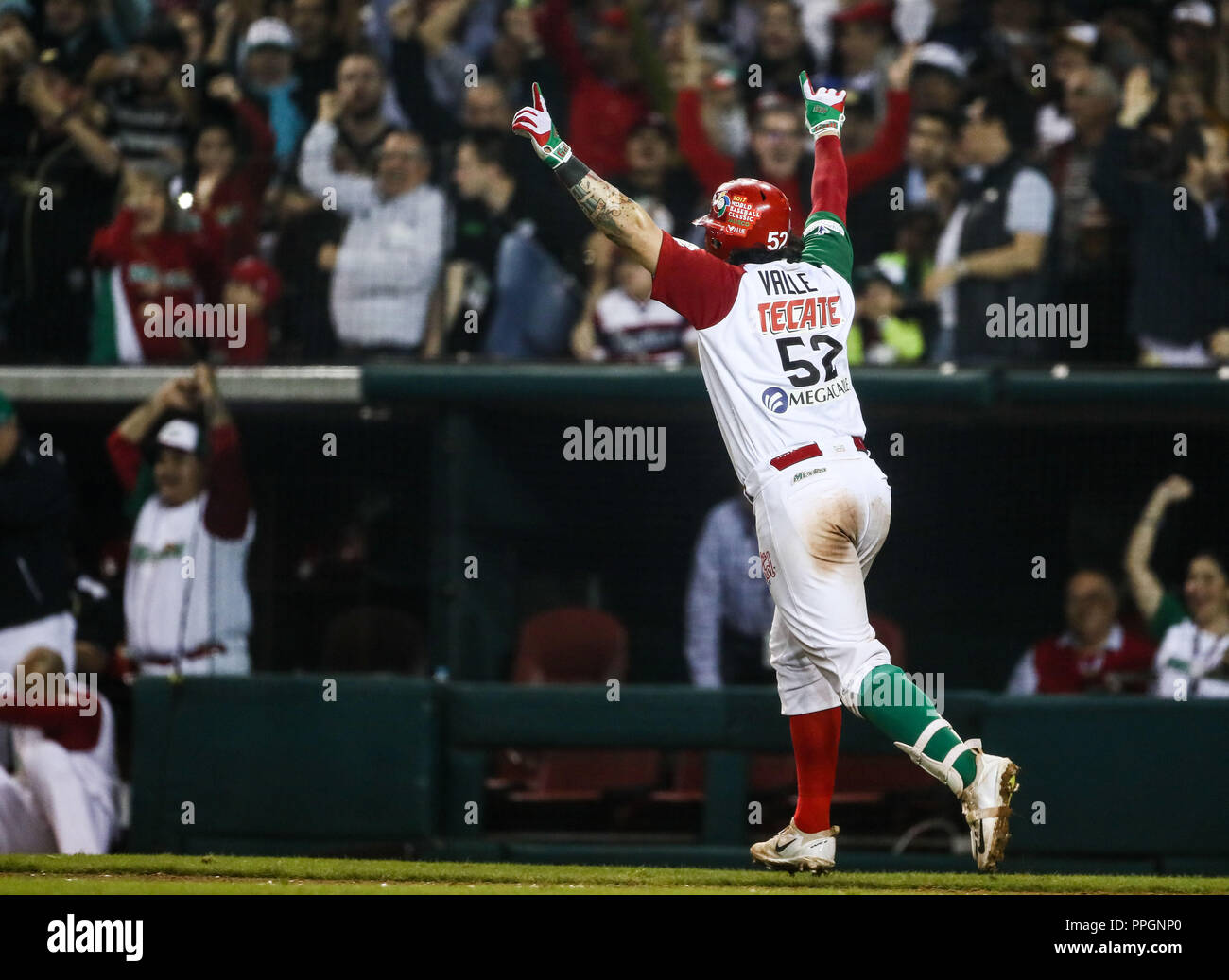 Cinco series hi-res stock photography and images - Alamy