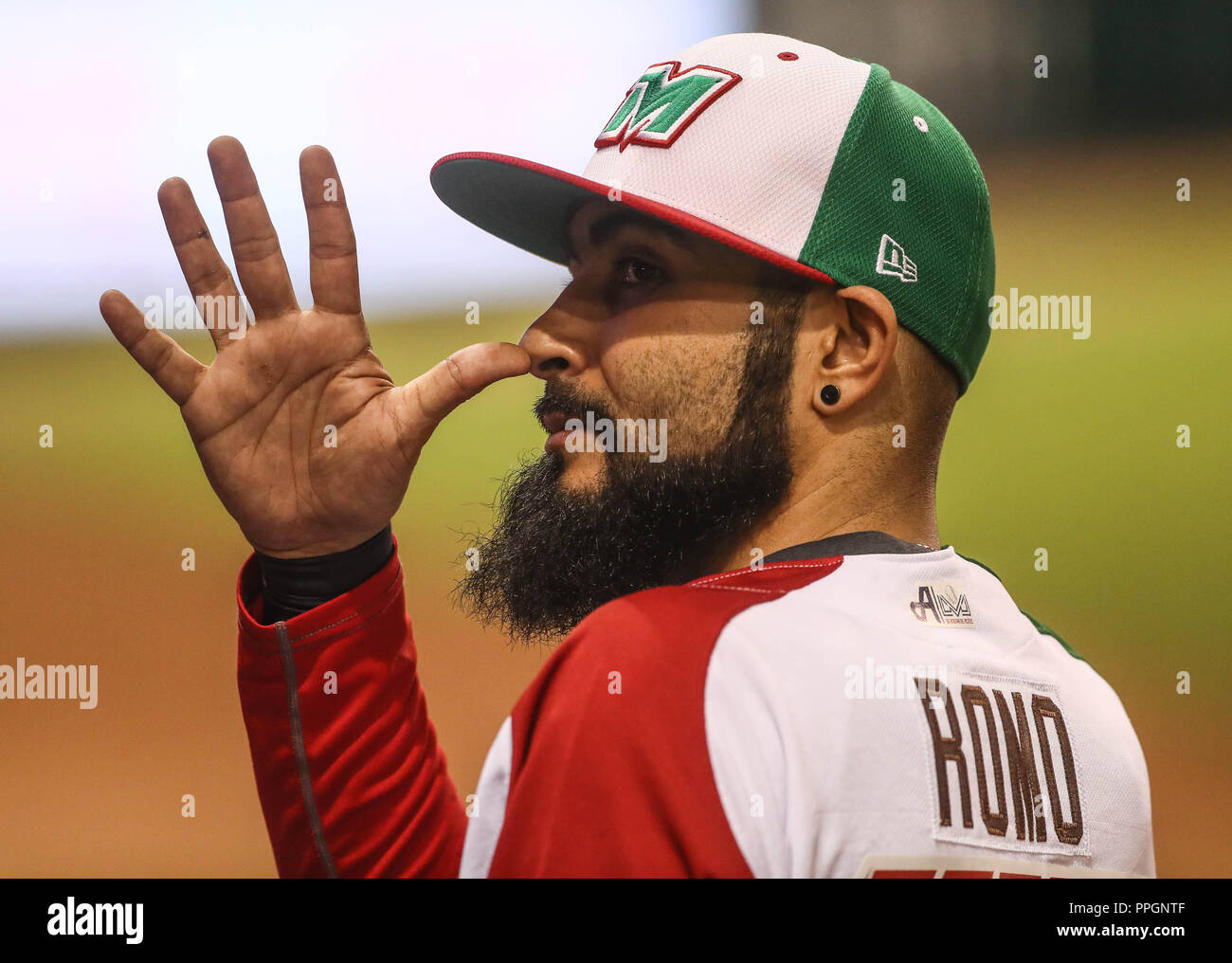Sergio Romo pitcher de Mexico , durante el partido de beisbol de la ...