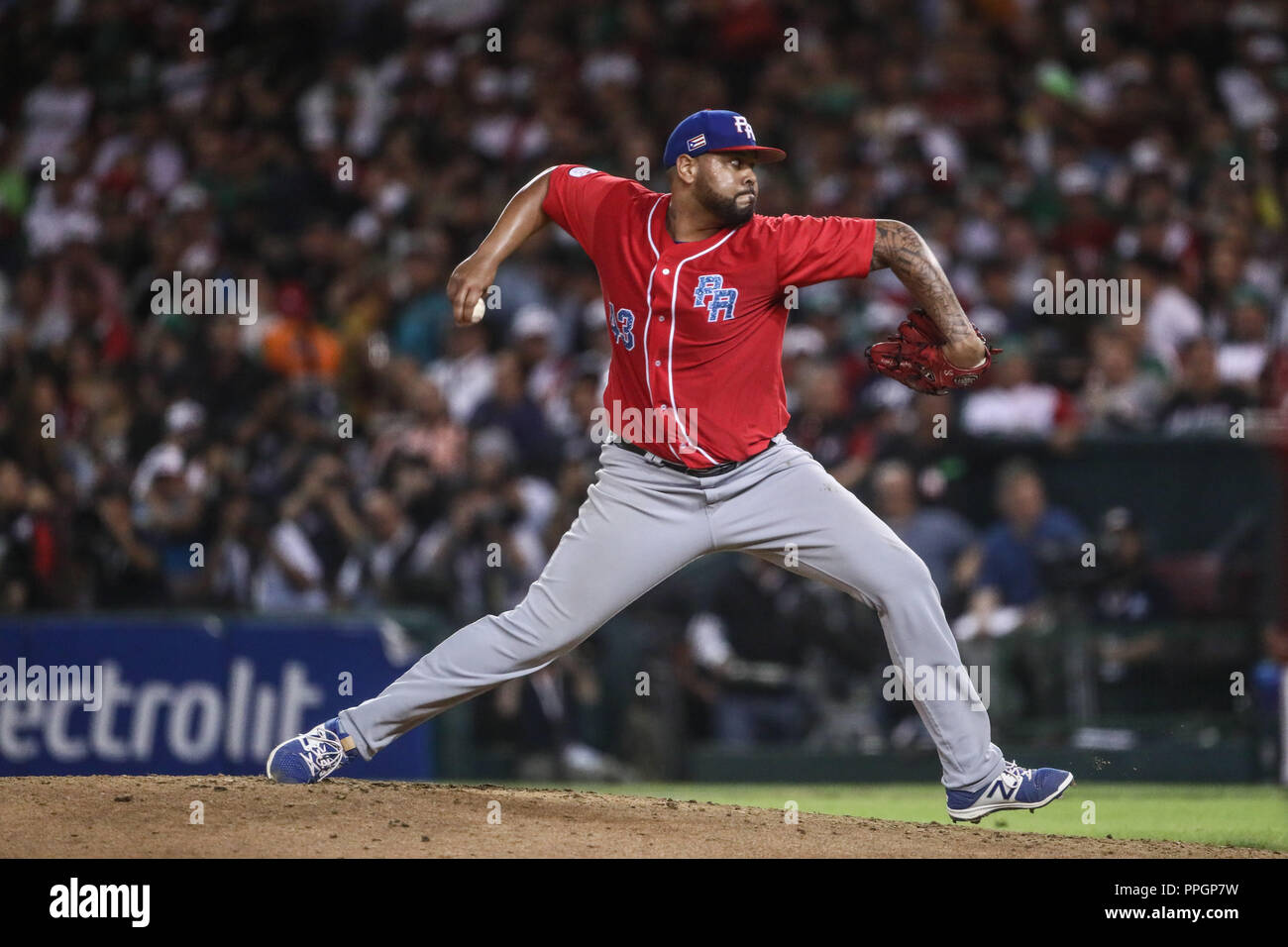 Chris Roberson, durante el partido final de la Serie del Caribe en el ...