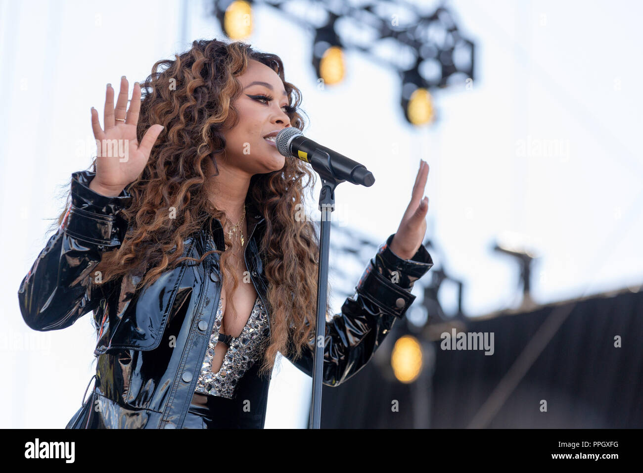 September 22, 2018 - Las Vegas, Illinois, U.S - Singer EVVIE MCKINNEY ...