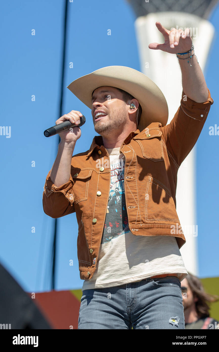 Dustin Lynch Bulge