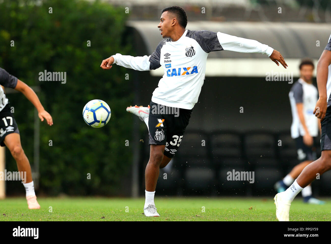 The soccer player Rodrygo, sold to Real Madrid, trains for the Santos ...