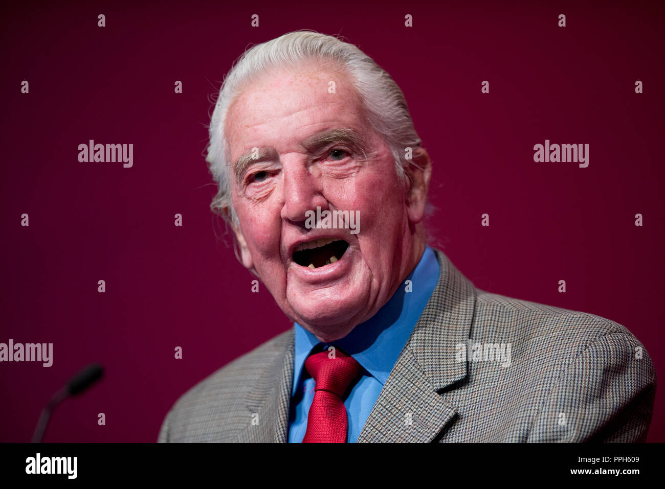 Dennis skinner hi-res stock photography and images - Alamy