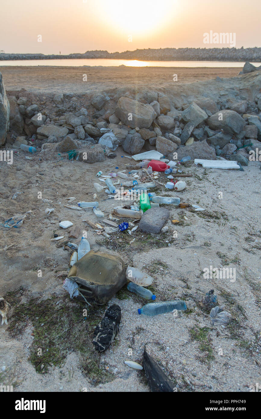 Garbage littered area hi-res stock photography and images - Alamy