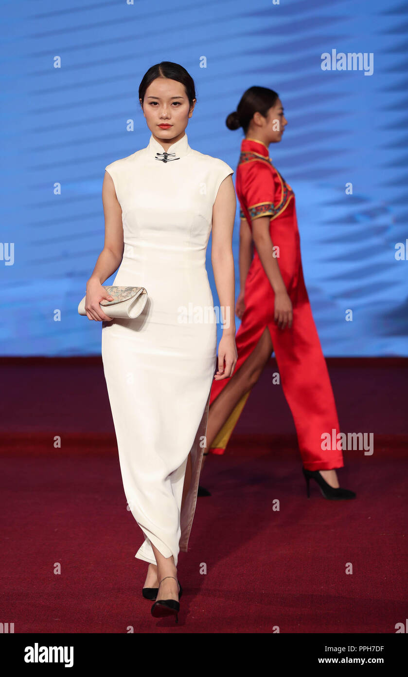 Dayi, China's Sichuan Province. 26th Sep, 2018. Models present ...