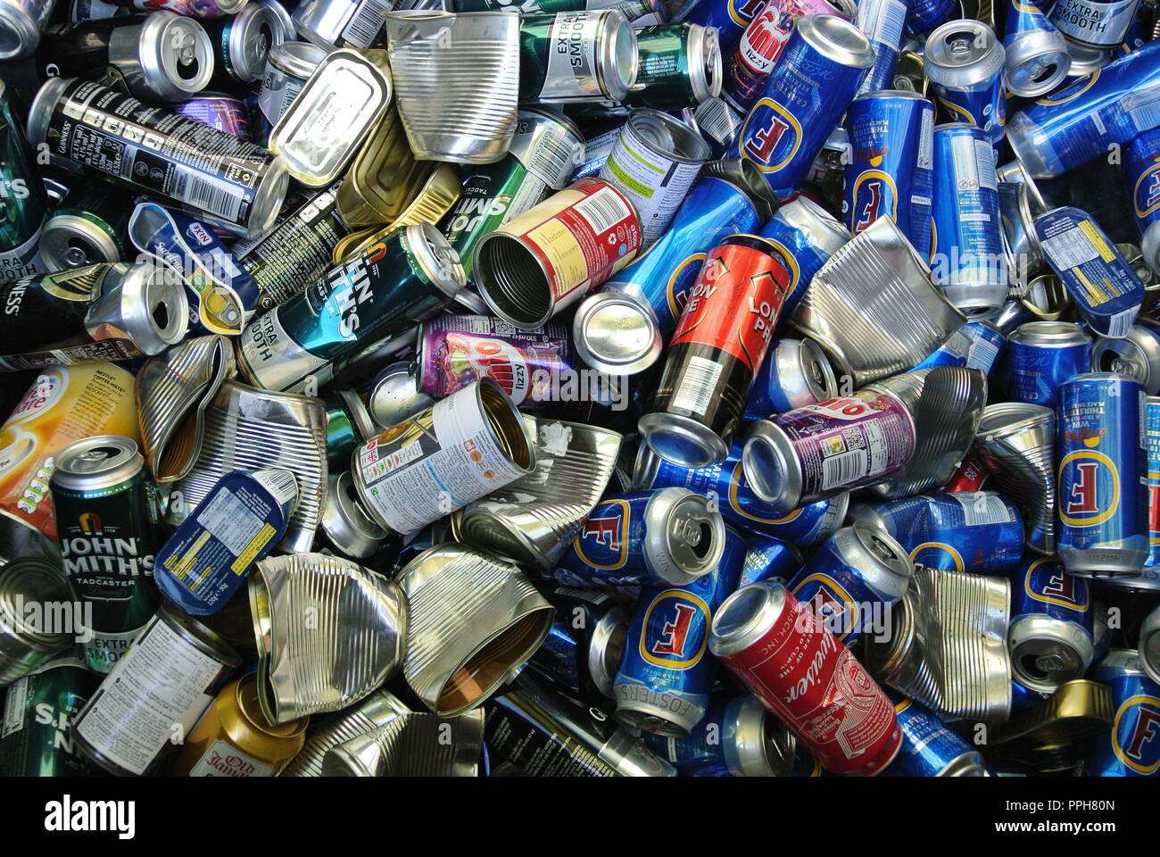 Steel cans hi-res stock photography and images - Alamy
